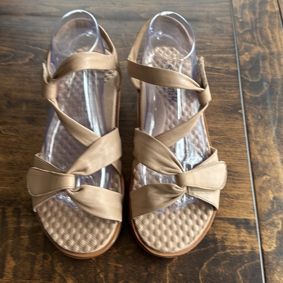 SoftWalk | Shoes | Softwalk Womens Del Ray Platform Sandals Size 9ww ...